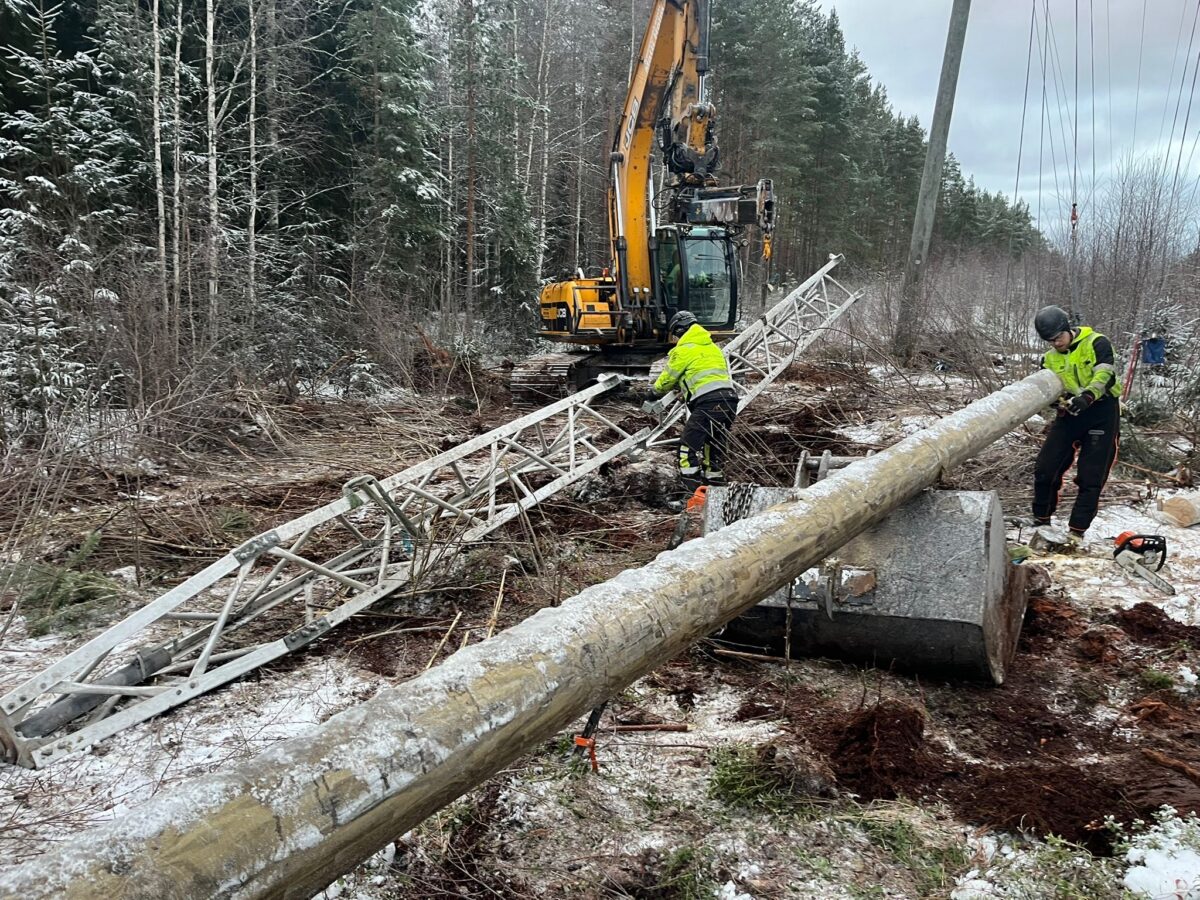 New pole bases prevent environmental impacts - EPA